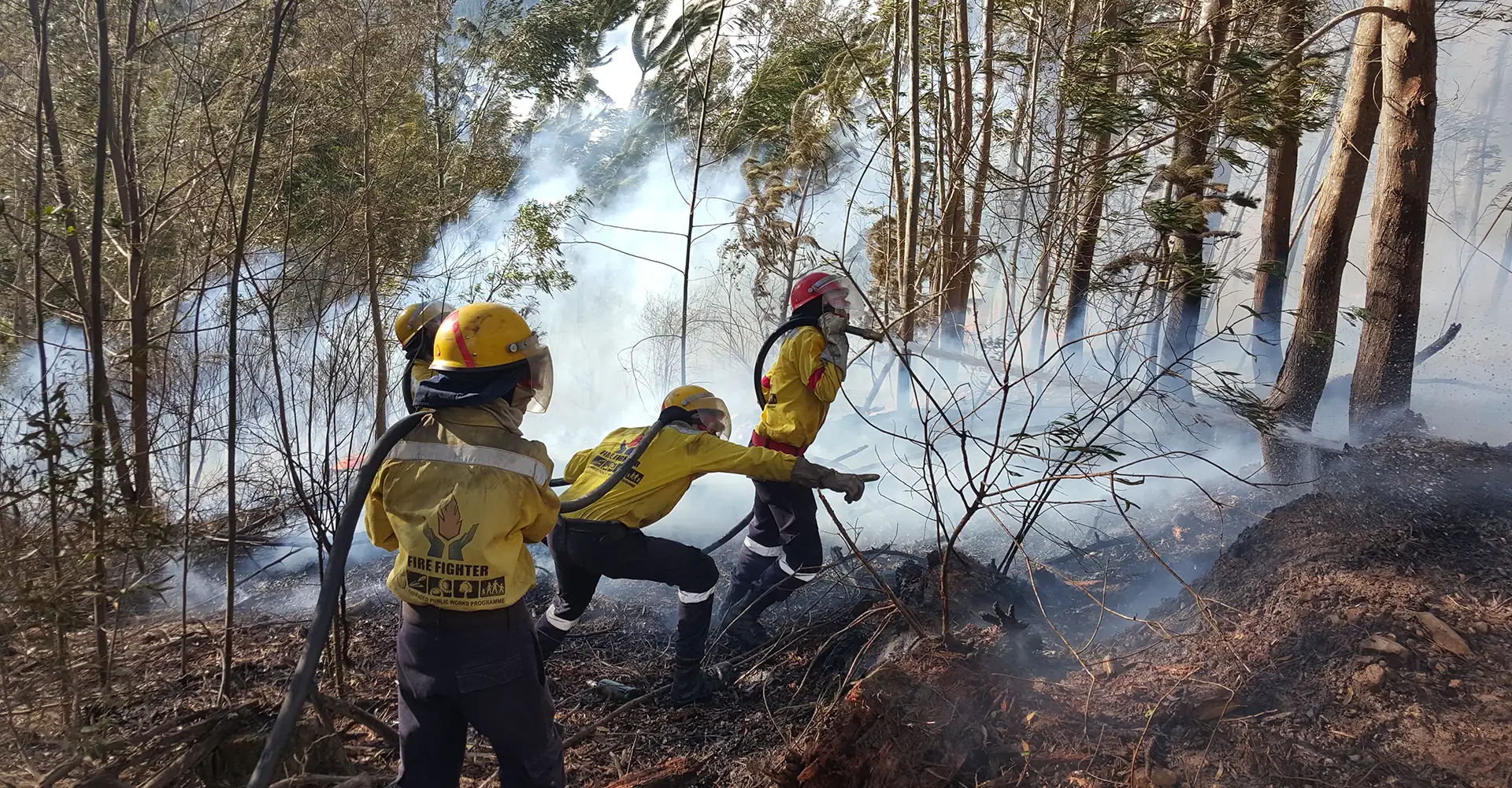 South Africa Sends 200 Firefighters To Fight Wildfires In Alberta ...